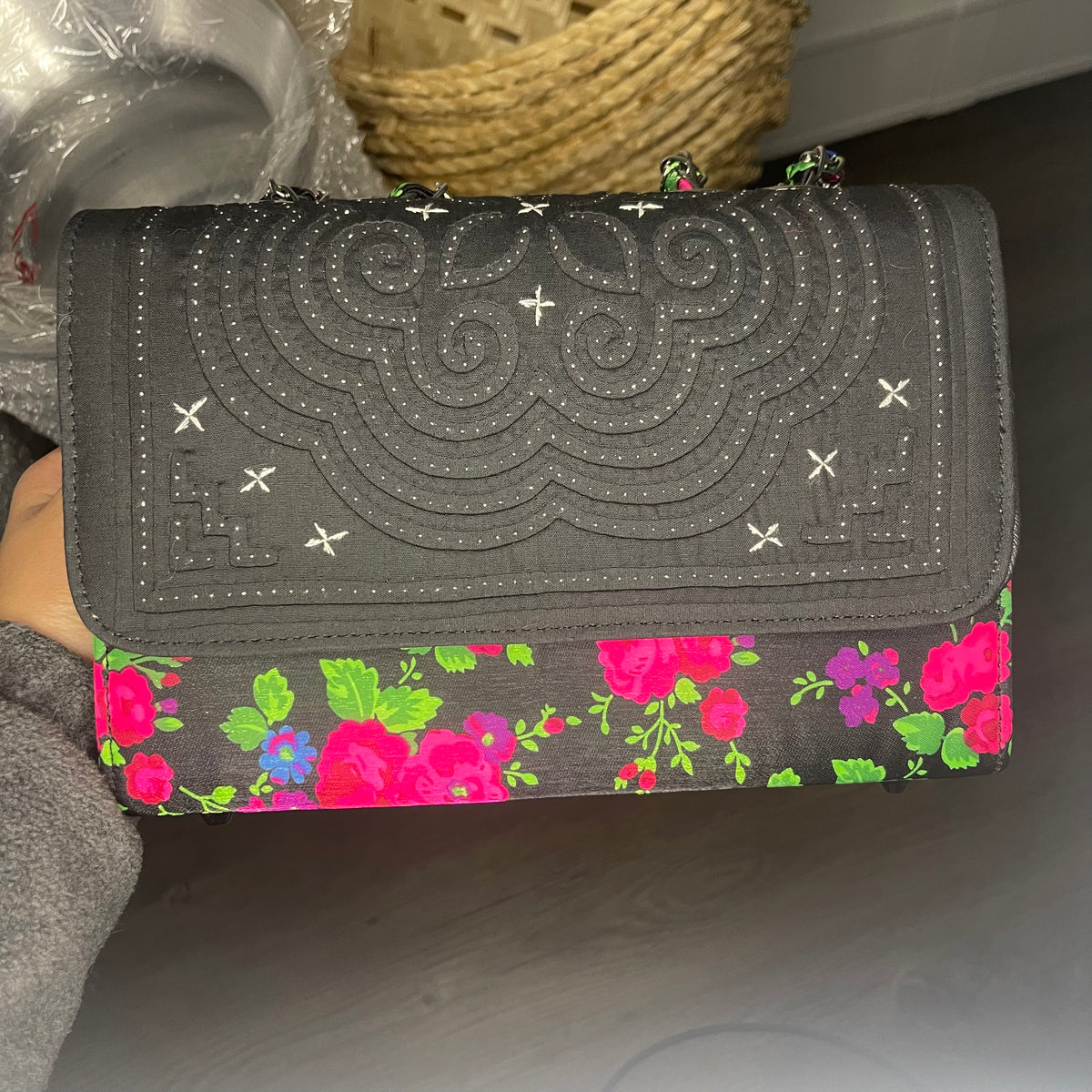 Thai Lis Loos CB Purse Hand Embroidery Black – Iabs Boutique LLC